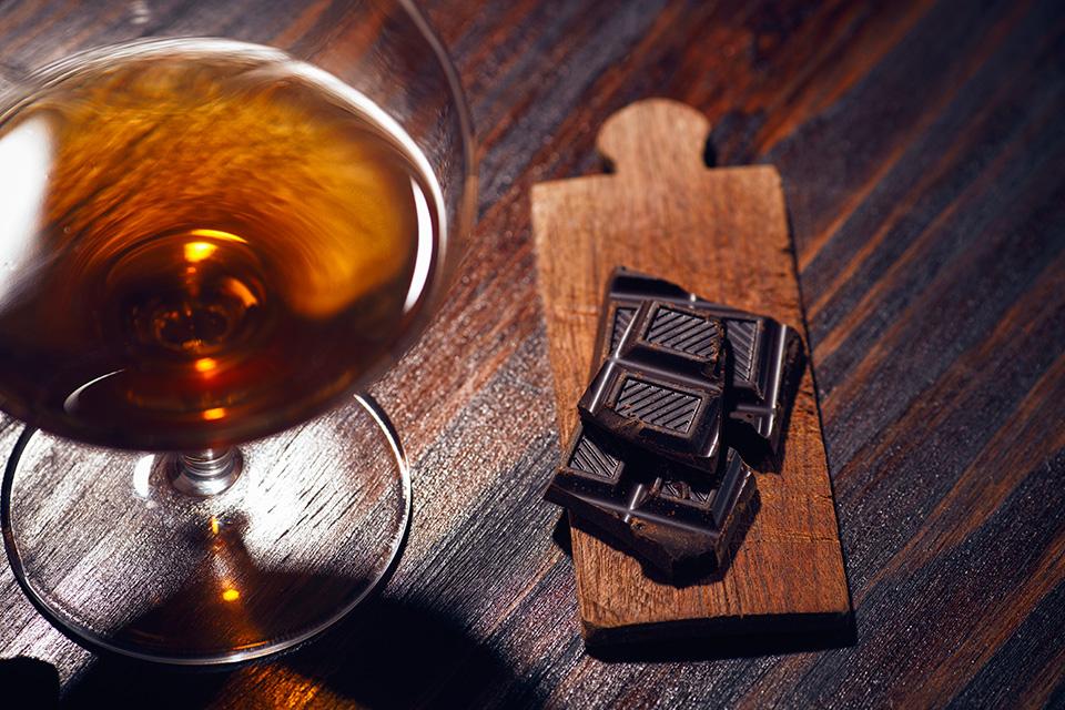 How to drink brandy – the right temperature, glass and serving tips ...