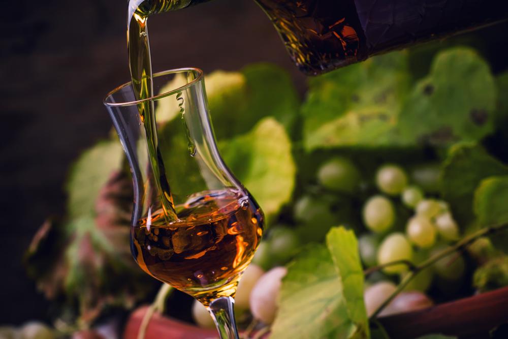 How to drink brandy – the right temperature, glass and serving tips ...