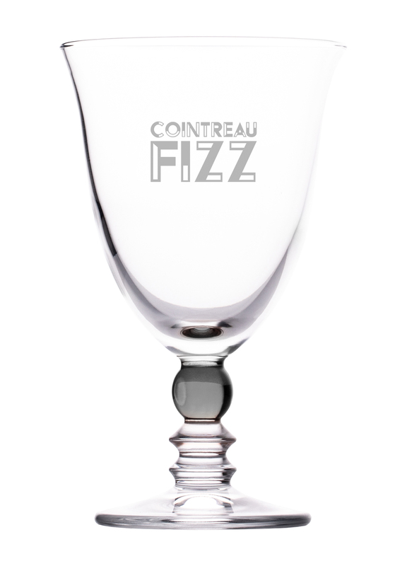 Cointreau 1l - Ovocné likéry | Svet nápojov